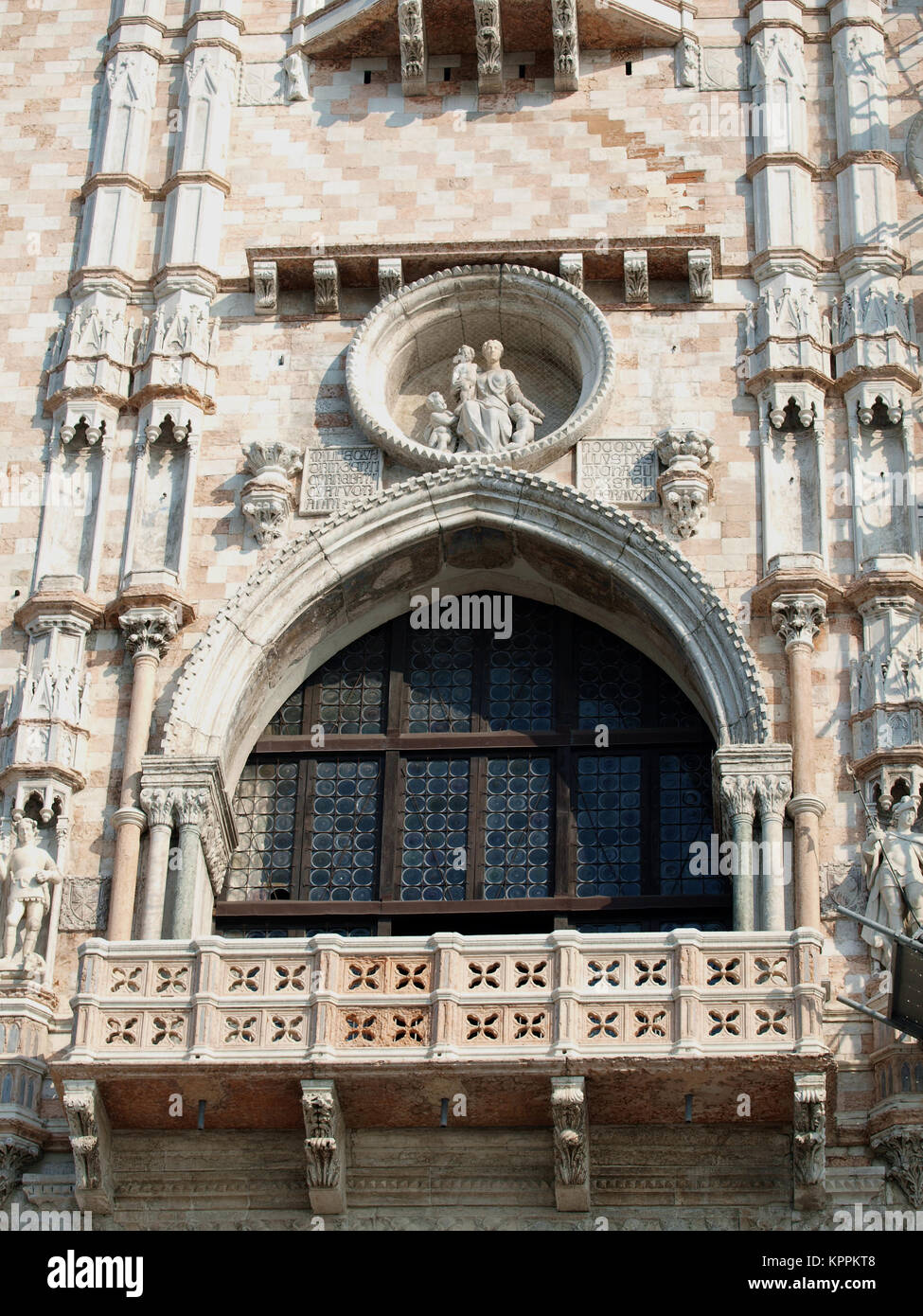 Doges' Palace - Venice. Balcony Window by Pier Paolo Dalle Masegne ...