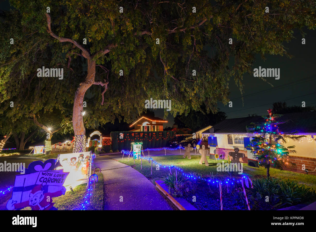 Los Angeles, DEC 15: Beautiful christmas lights in upper Hastings Ranch ...