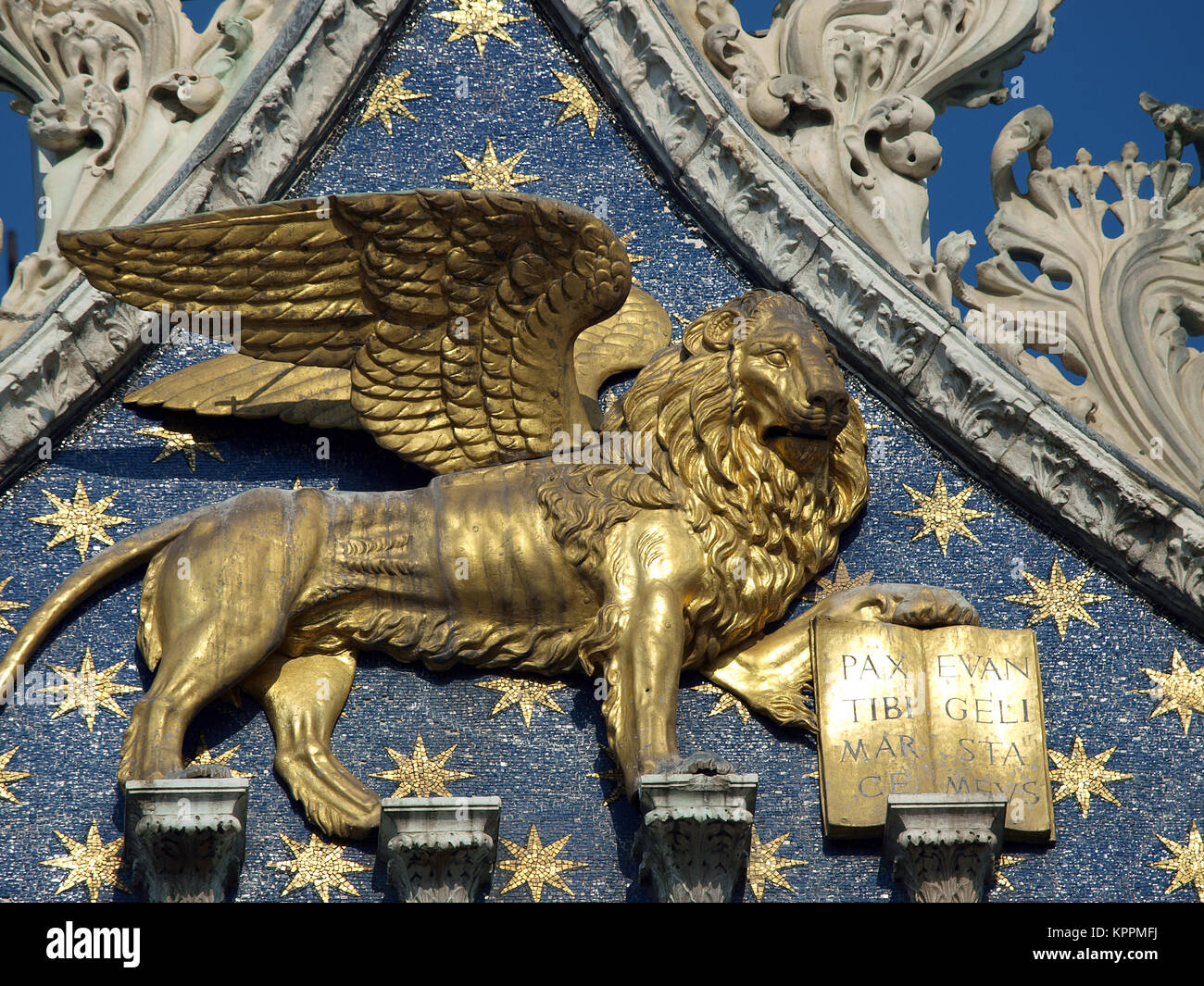 Venice - The basilica St Mark's. Lion of San Marco Stock Photo - Alamy