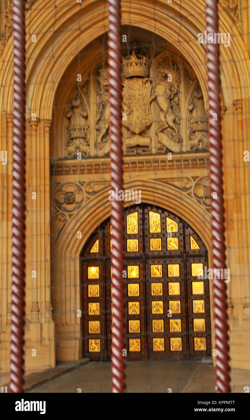 Houses of parliament gates hi-res stock photography and images - Alamy