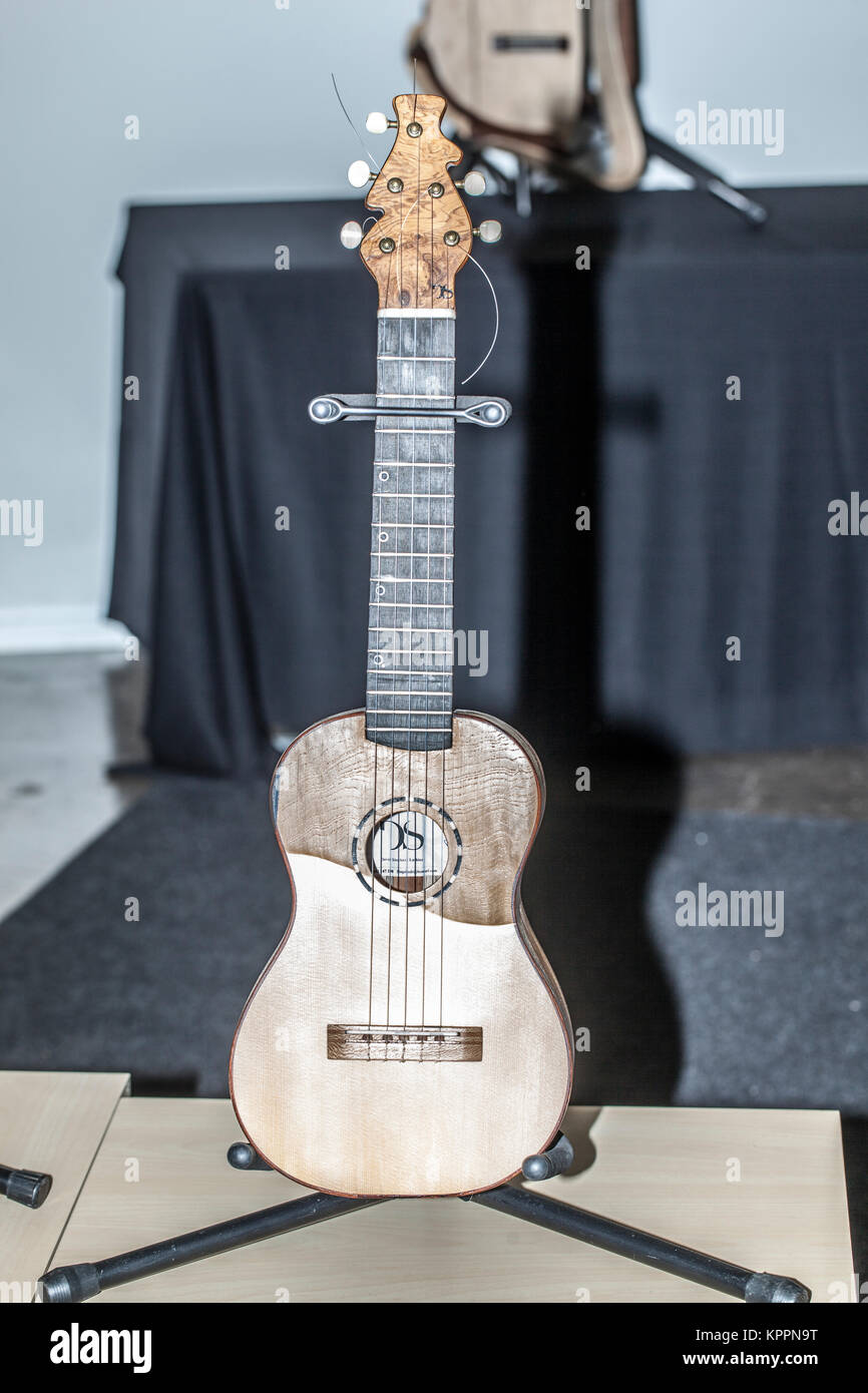 Timple instrument hi-res stock photography and images - Alamy