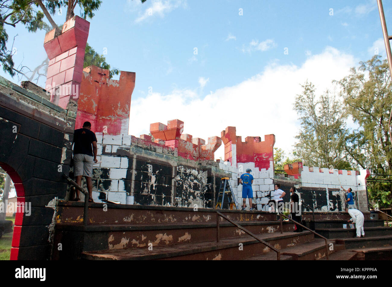 SCHOFIELD BARRACKS — Volunteers apply primer on Ralston Field Engineer ...