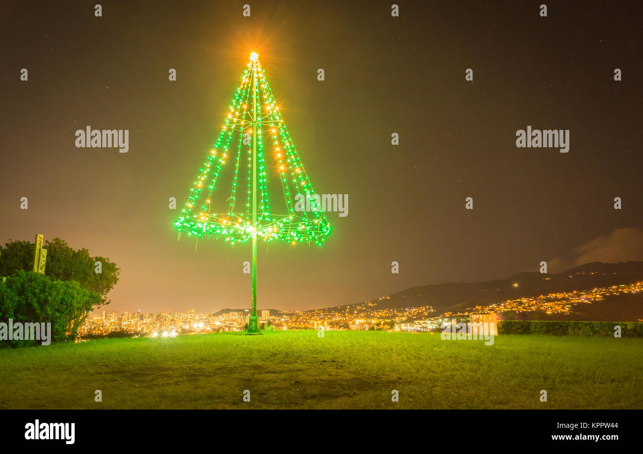 Large outdoor christmas tree hi-res stock photography and images - Alamy
