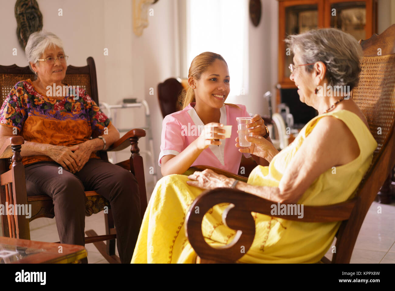Hospice nurse serving pill medicine hi-res stock photography and images ...