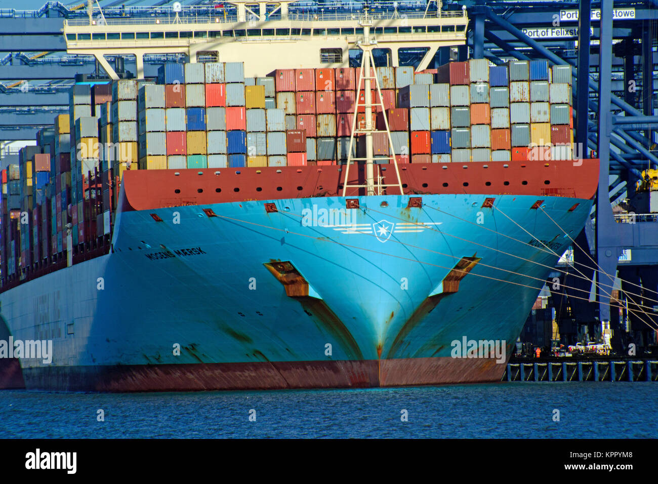 Container ship unloads cargo hi-res stock photography and images - Alamy