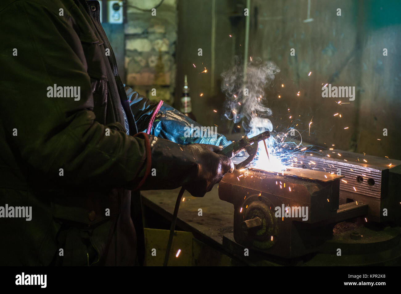 worker welding metal Stock Photo - Alamy