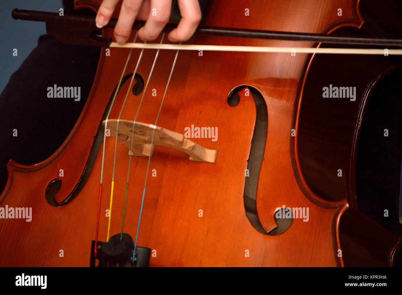 Professional cellist hi-res stock photography and images - Alamy