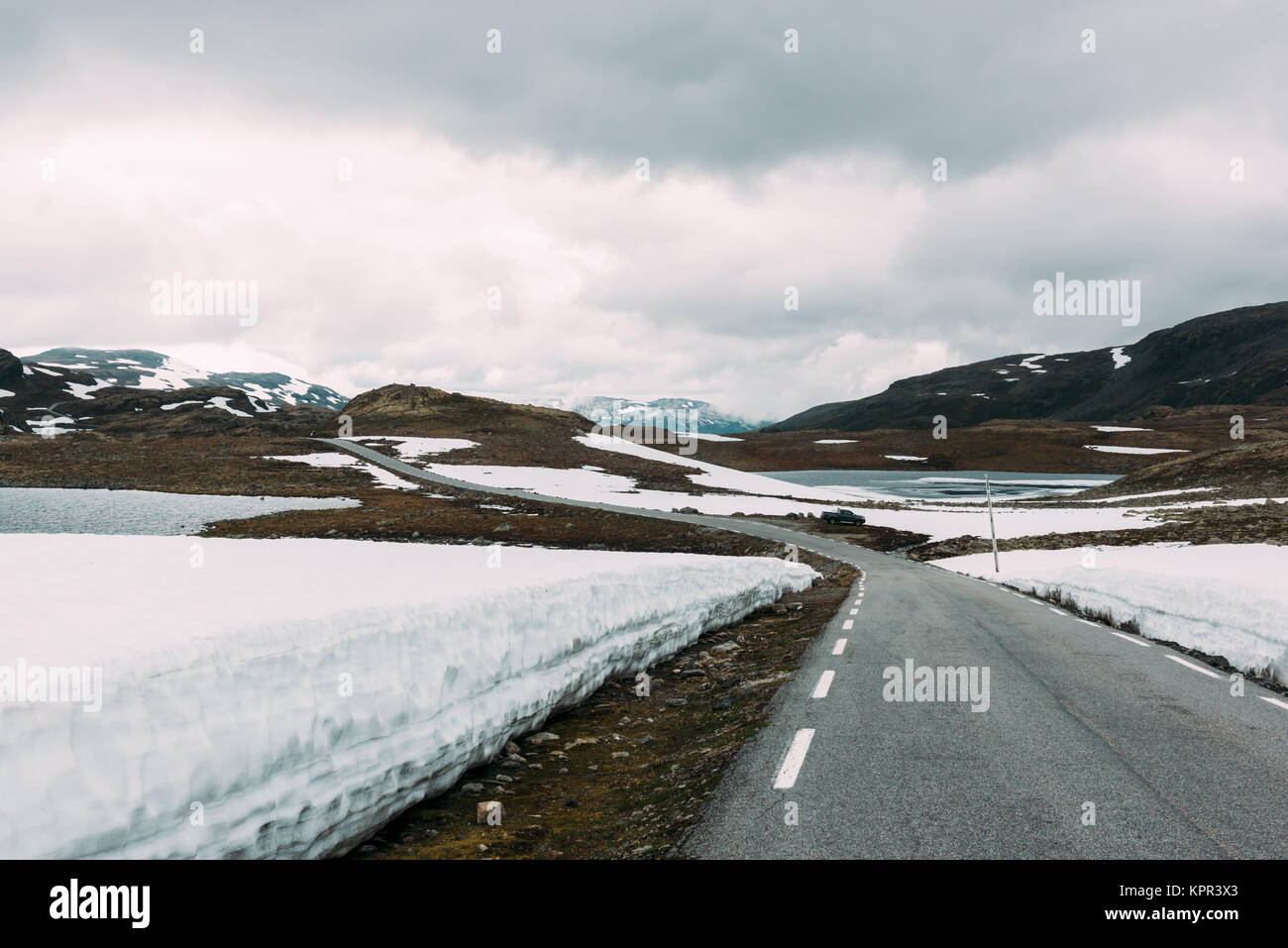 Beautiful landscape mountain road hi-res stock photography and images ...