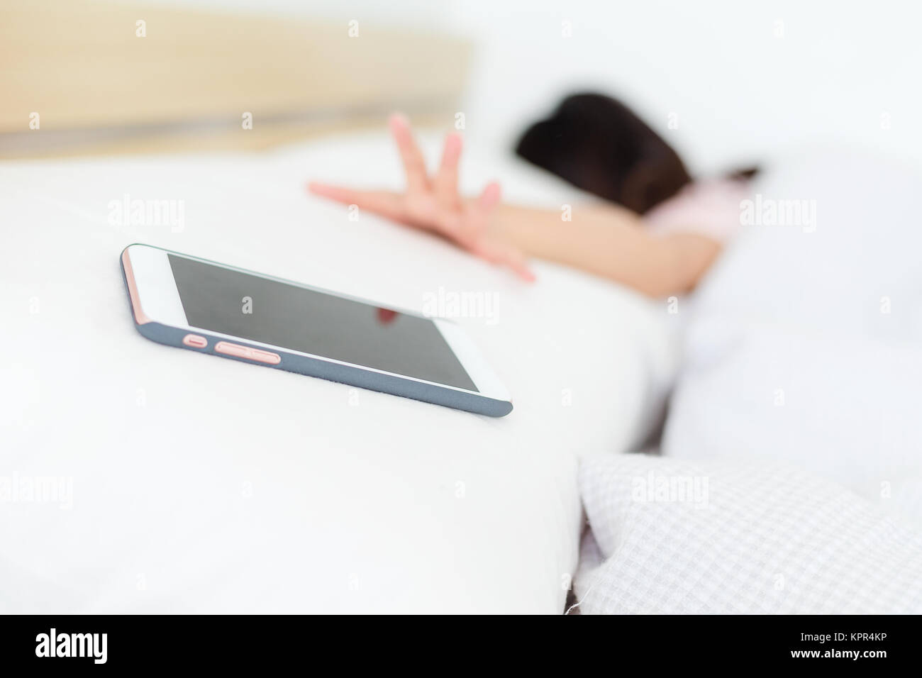 Woman addicted to cellphone Stock Photo - Alamy