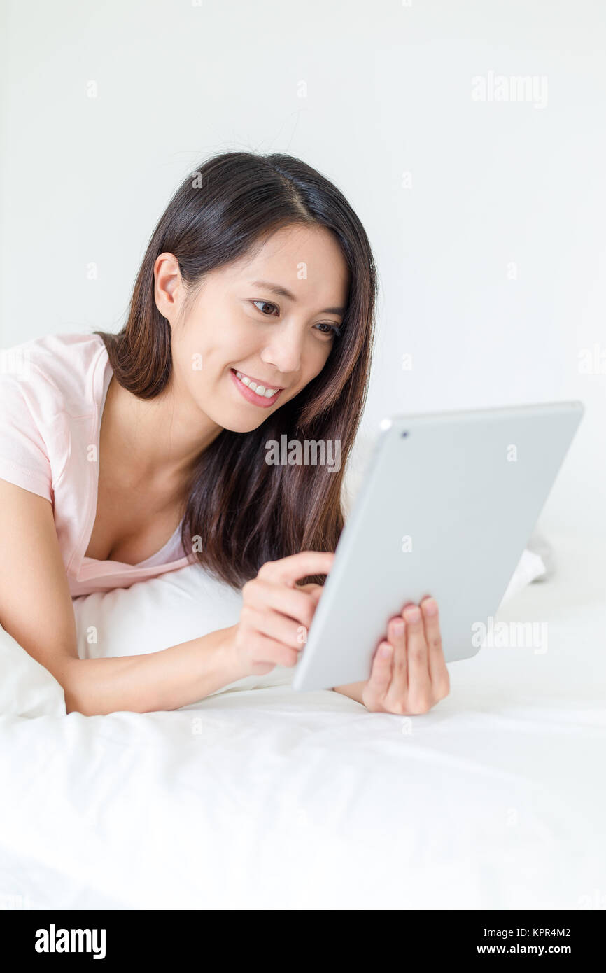 Woman using og tablet pc Stock Photo - Alamy