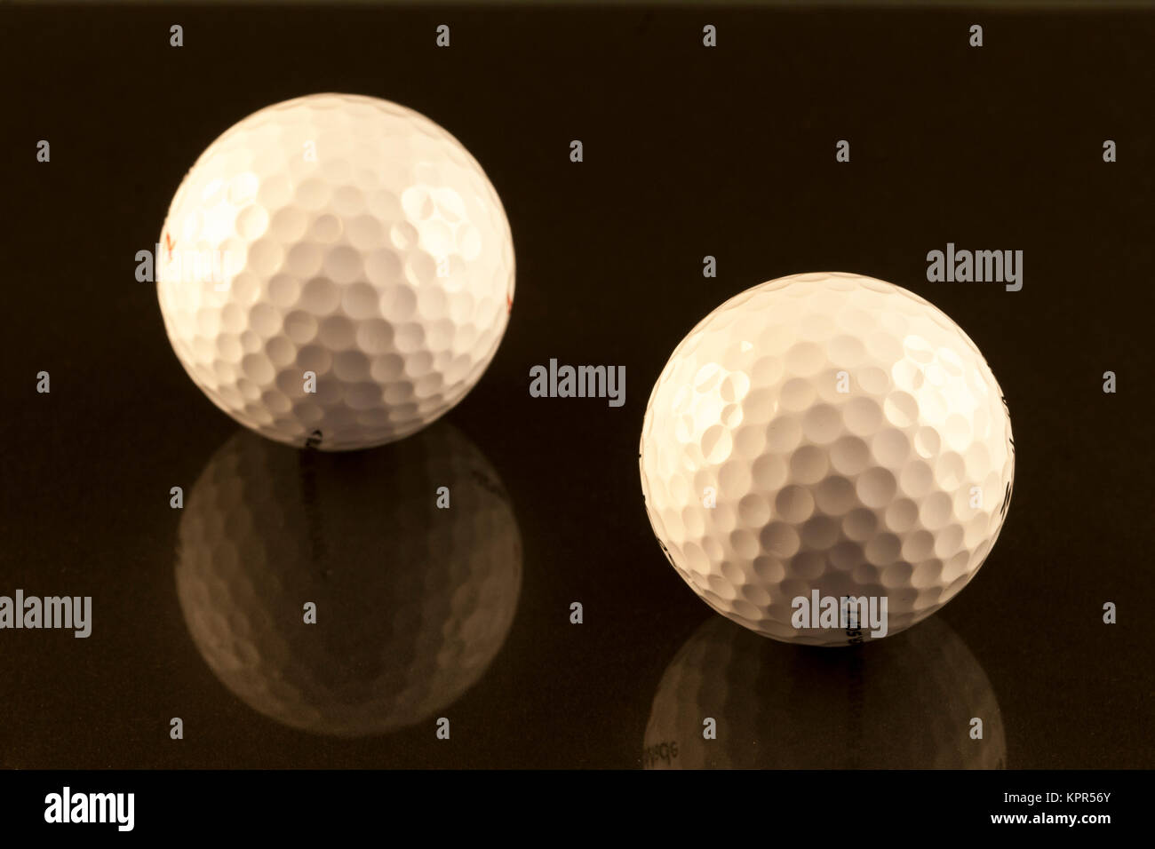 Gold golf balls win hi-res stock photography and images - Alamy