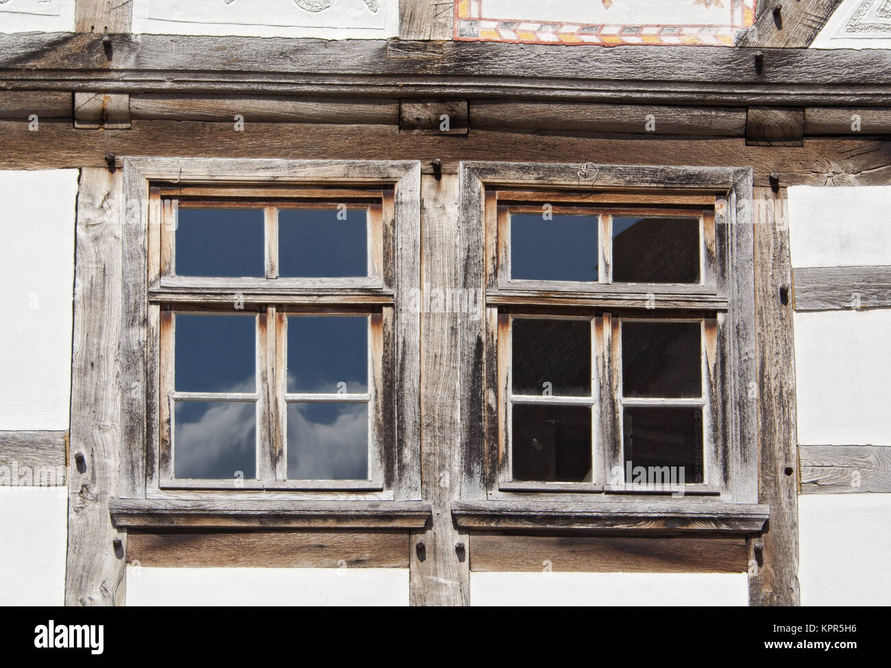 Half dormer windows hi-res stock photography and images - Alamy