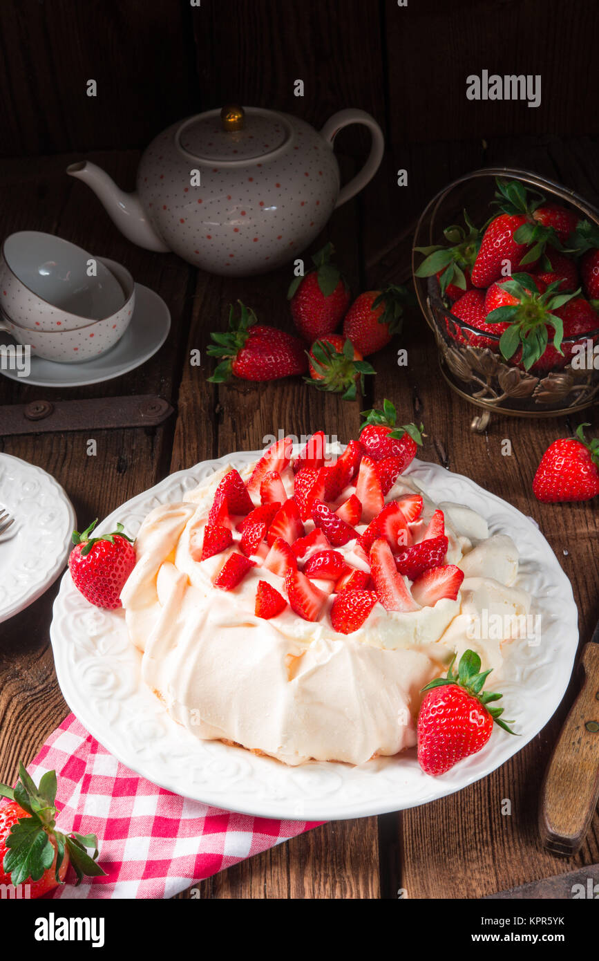 Pavlova with strawberries Stock Photo - Alamy