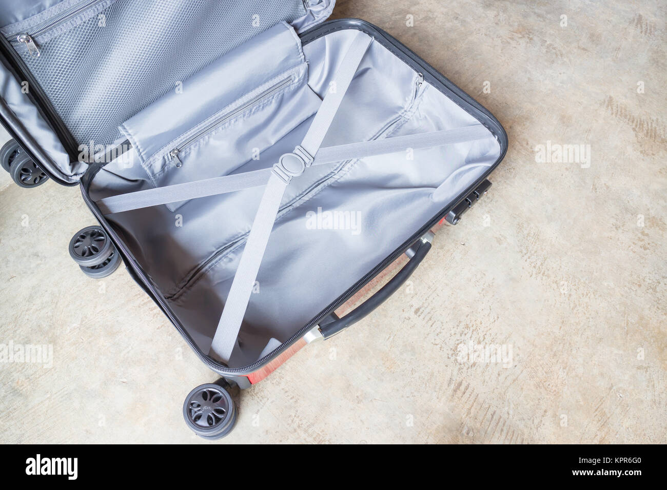 Opening suitcase for packing the cloth Stock Photo - Alamy