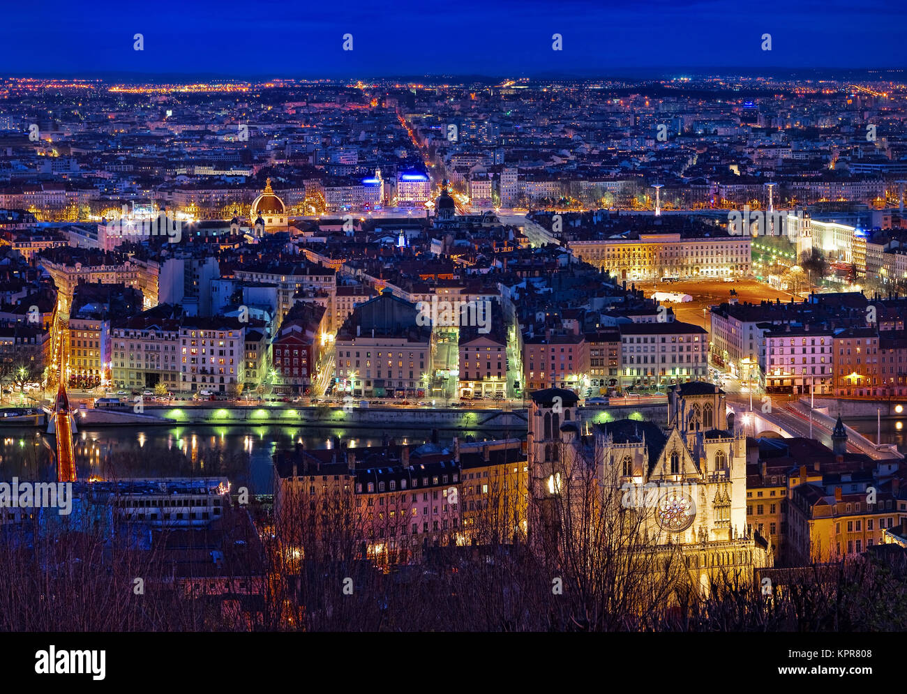 Dark blue city hi-res stock photography and images - Alamy