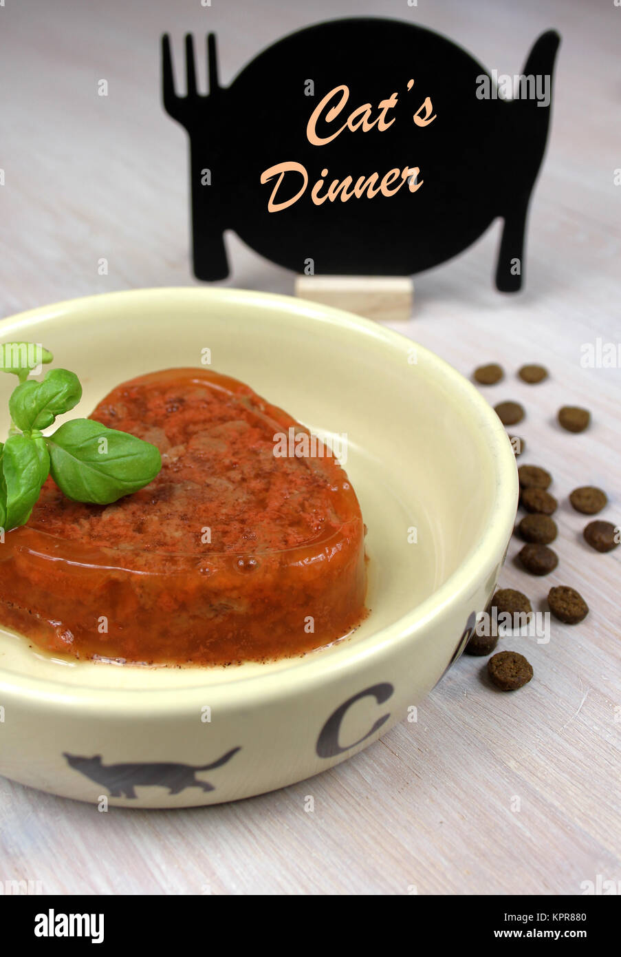 Cats dinner hi-res stock photography and images - Alamy