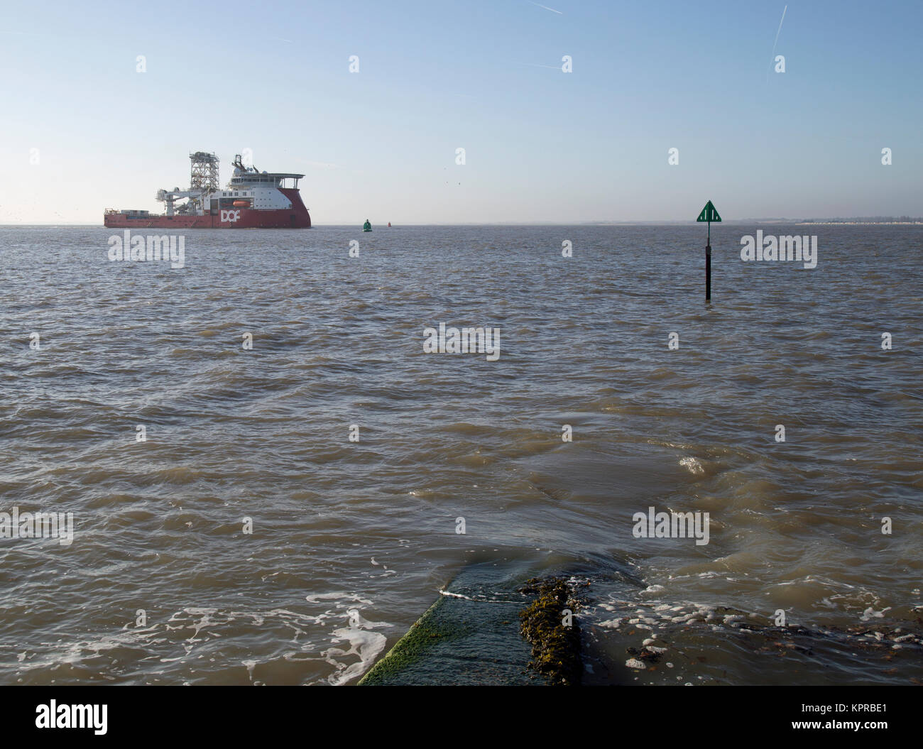 Container ship near terminal hi-res stock photography and images - Alamy