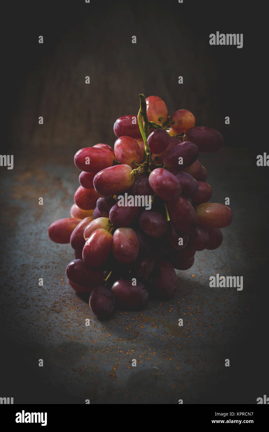 red seedless grapes Stock Photo - Alamy