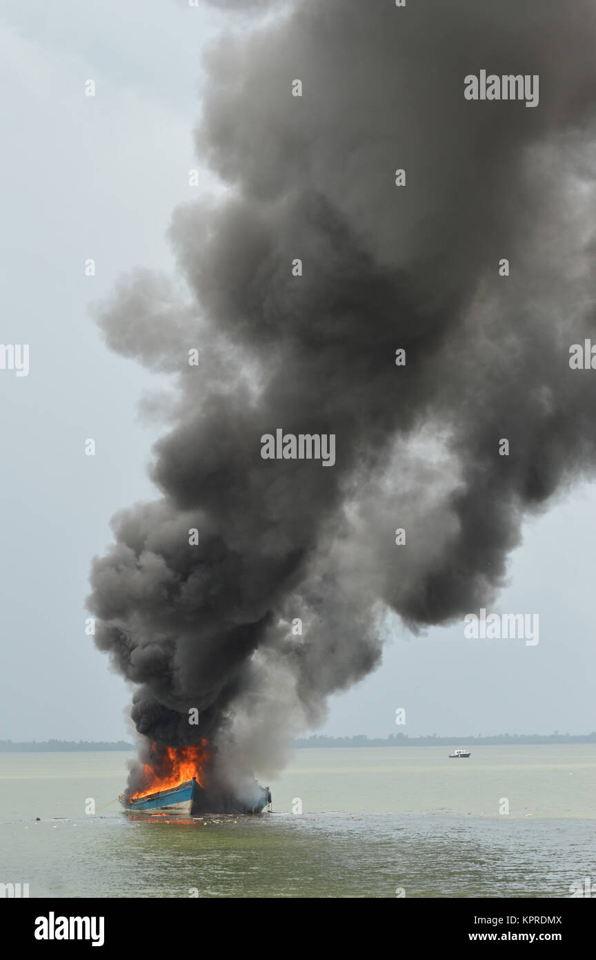 Dynamite fishing hi-res stock photography and images - Alamy