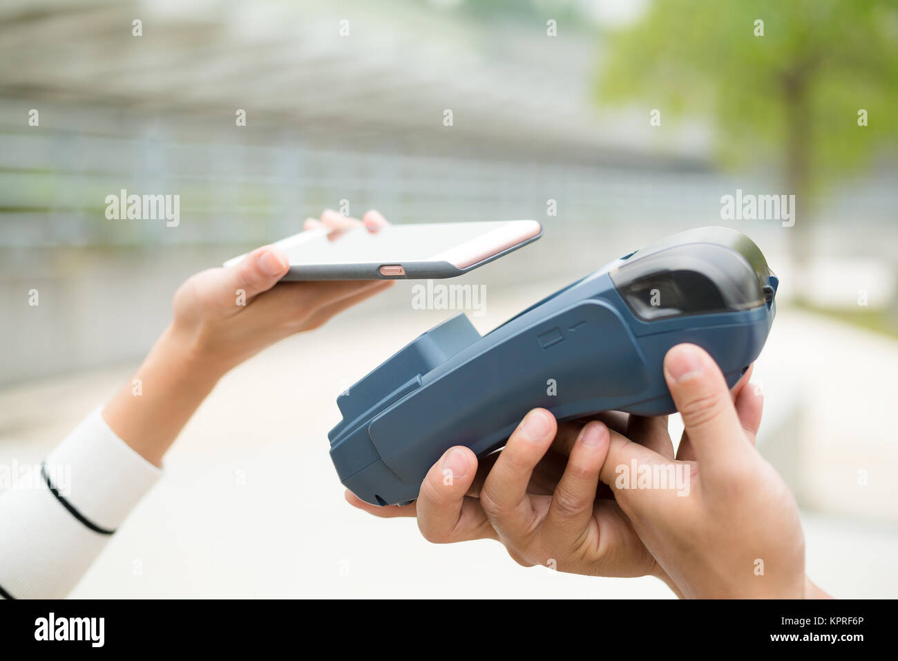 Customer pay on cellphone Stock Photo - Alamy
