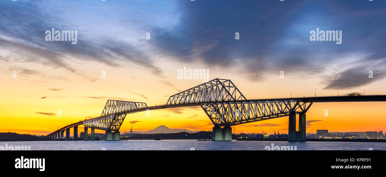 Tokyo landmark gate bridge hi-res stock photography and images - Alamy