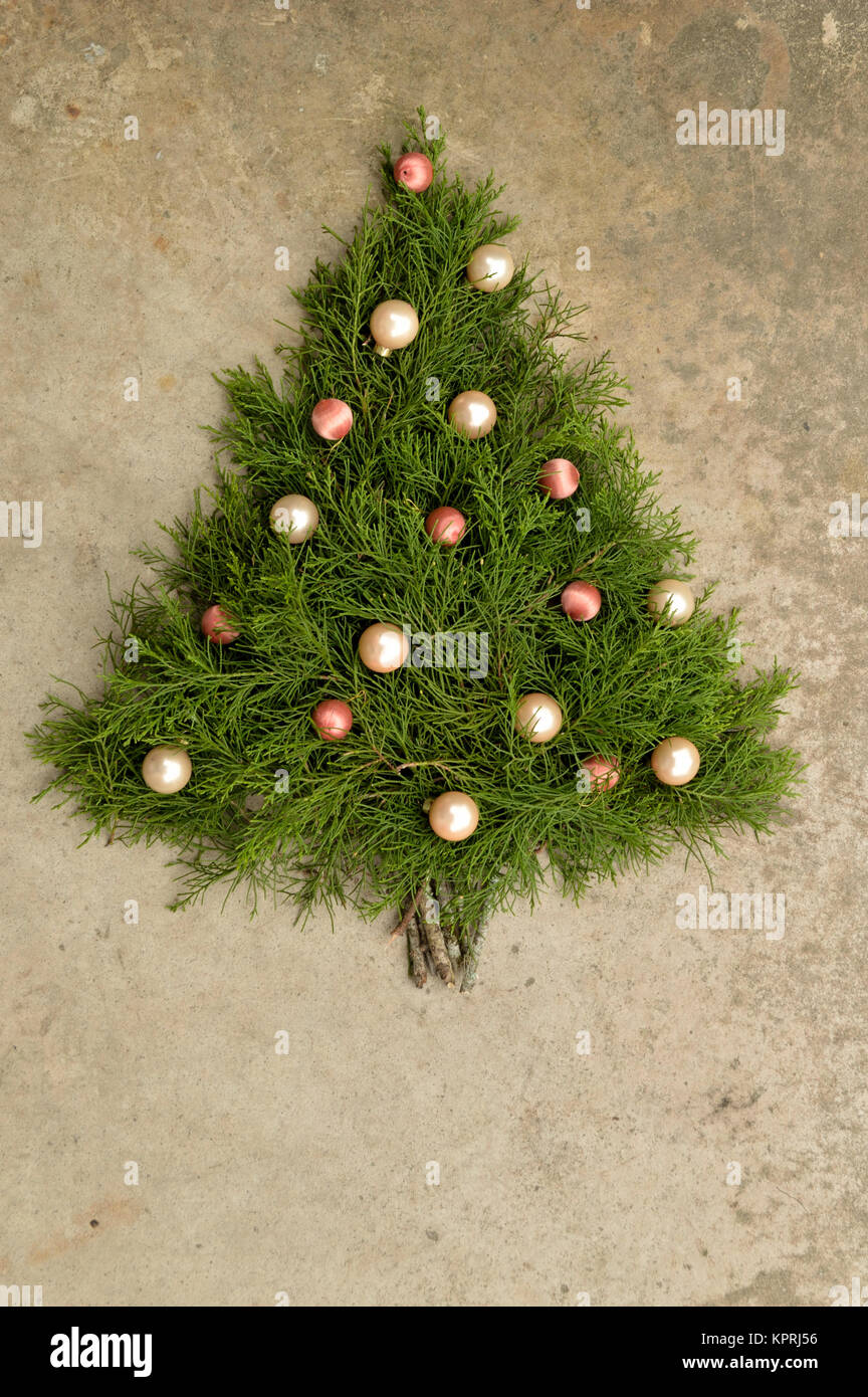 Rustic cedar Christmas tree background Stock Photo - Alamy