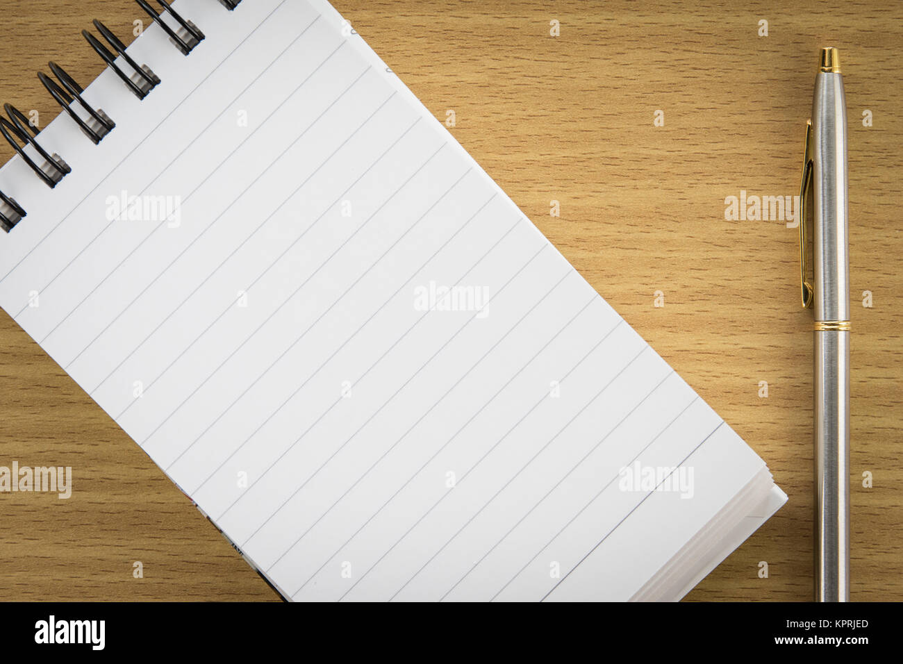 Pen and notepad with blank page Stock Photo - Alamy