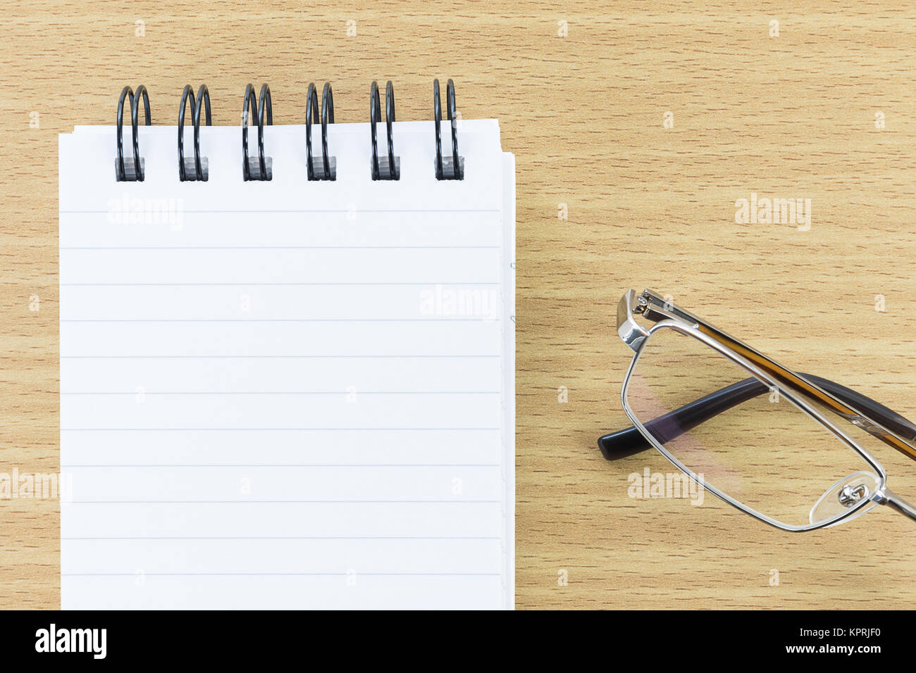Notepad with blank page Stock Photo - Alamy