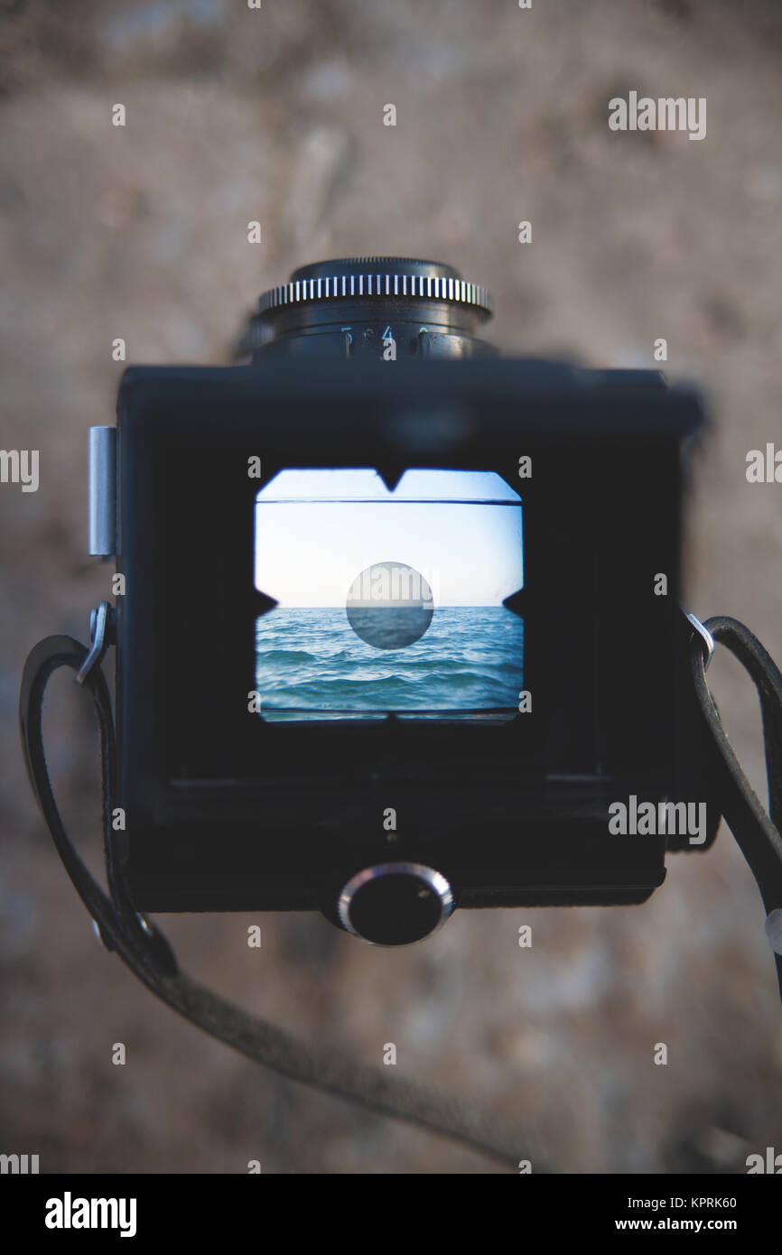 old camera and the sea viewfinder Stock Photo - Alamy