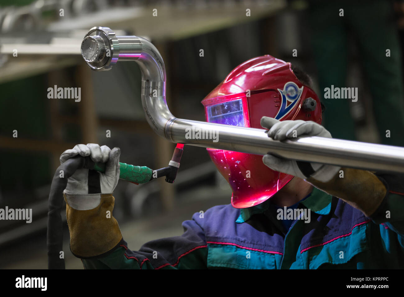 Industrial worker welding in metal factory Stock Photo - Alamy
