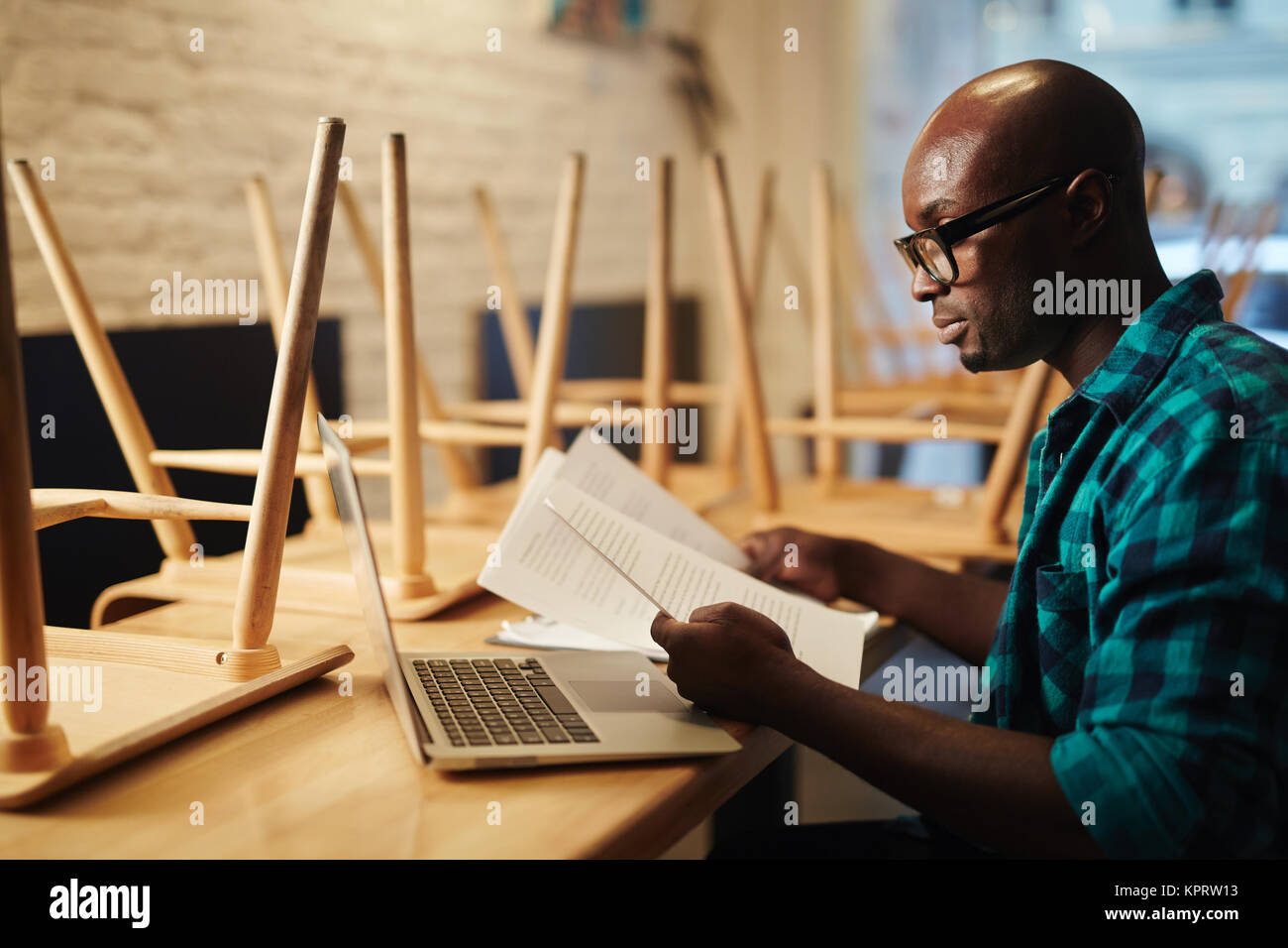 Self financial hi-res stock photography and images - Alamy