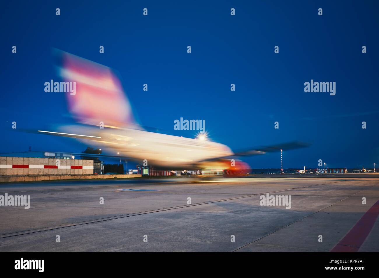 Take off airplane hi-res stock photography and images - Alamy