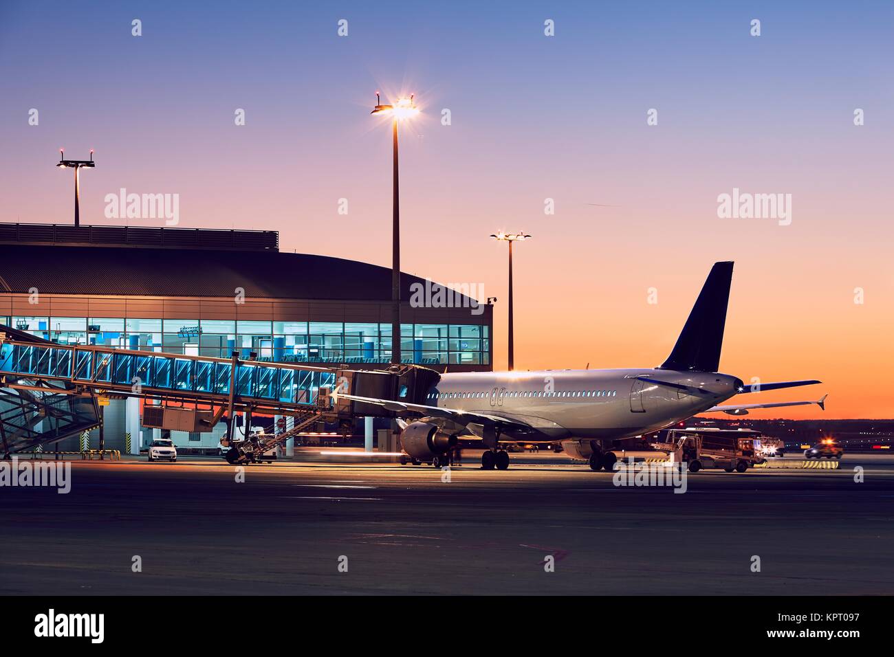 Airplane airport terminal gate hi-res stock photography and images - Alamy