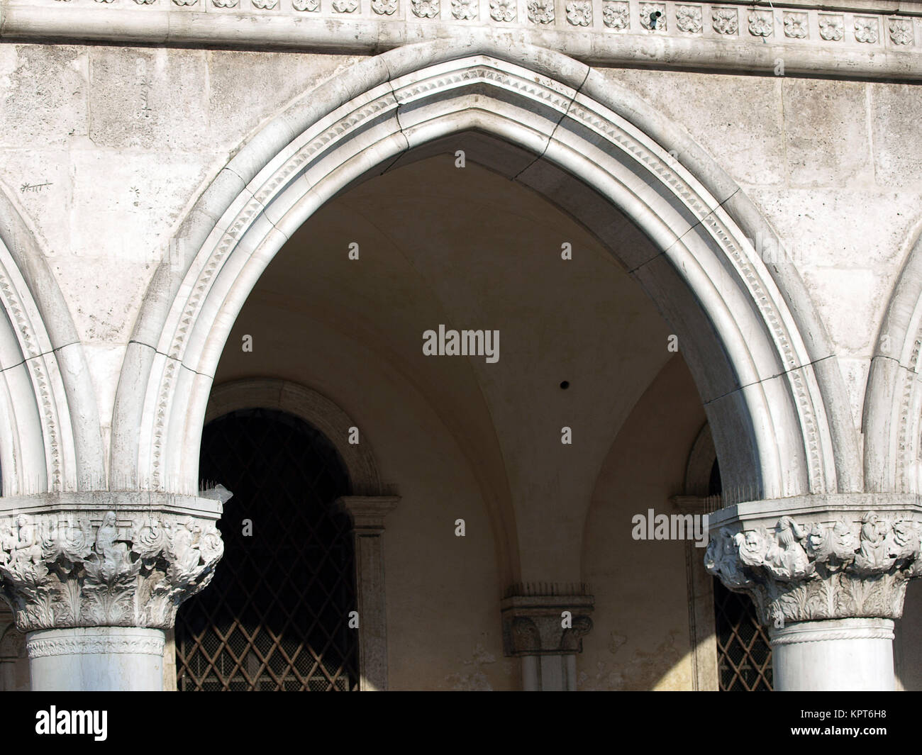Venice - arch from the colonnade of the Palace of Doges Stock Photo - Alamy