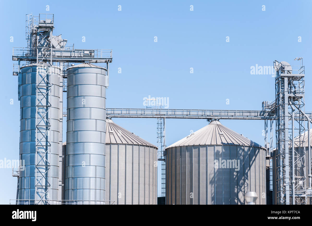 Storage facility cereals and production of biogas; silos and drying ...