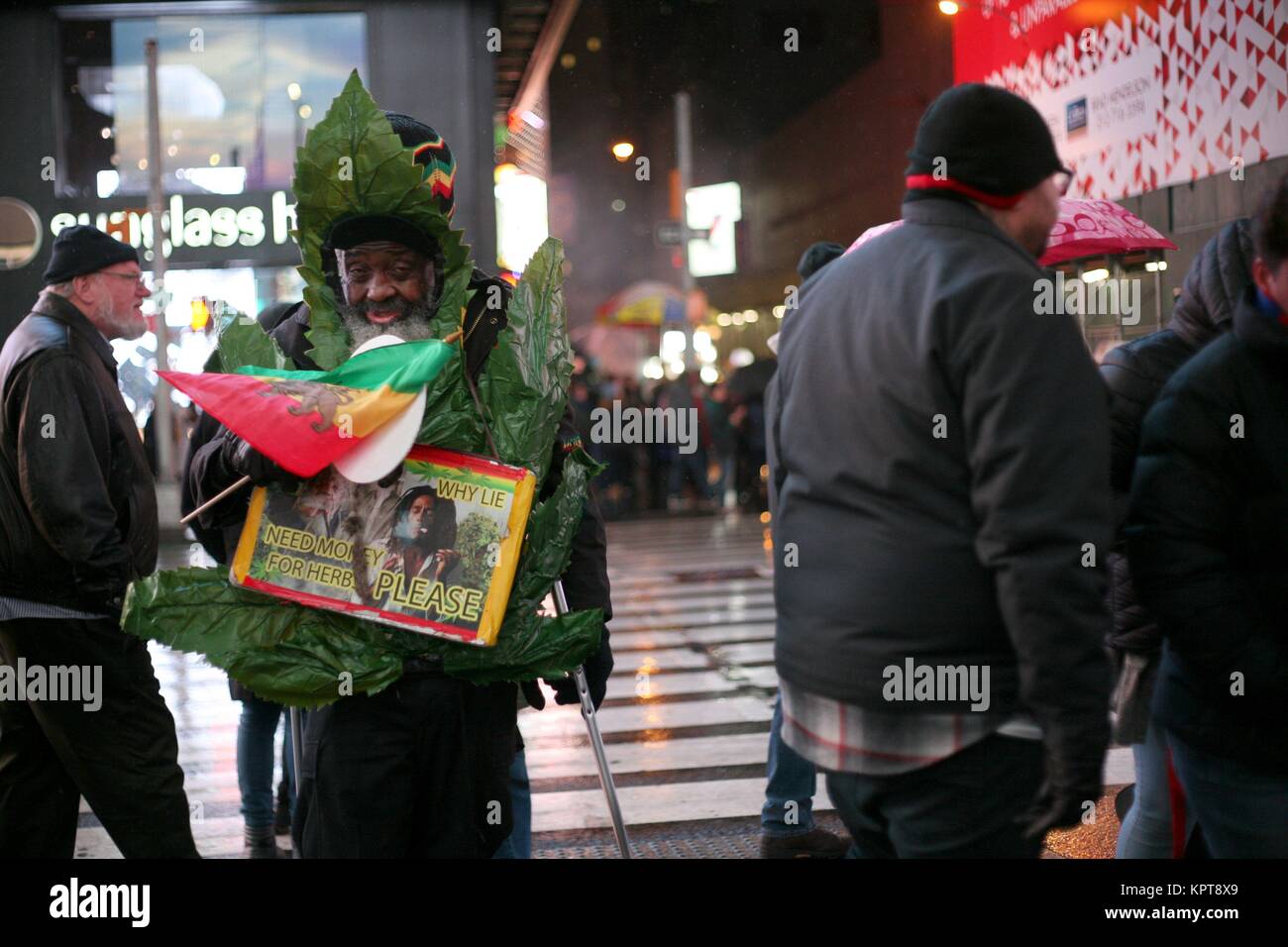 Rastafarian Busker in Times Square, New York USA Stock Photo - Alamy