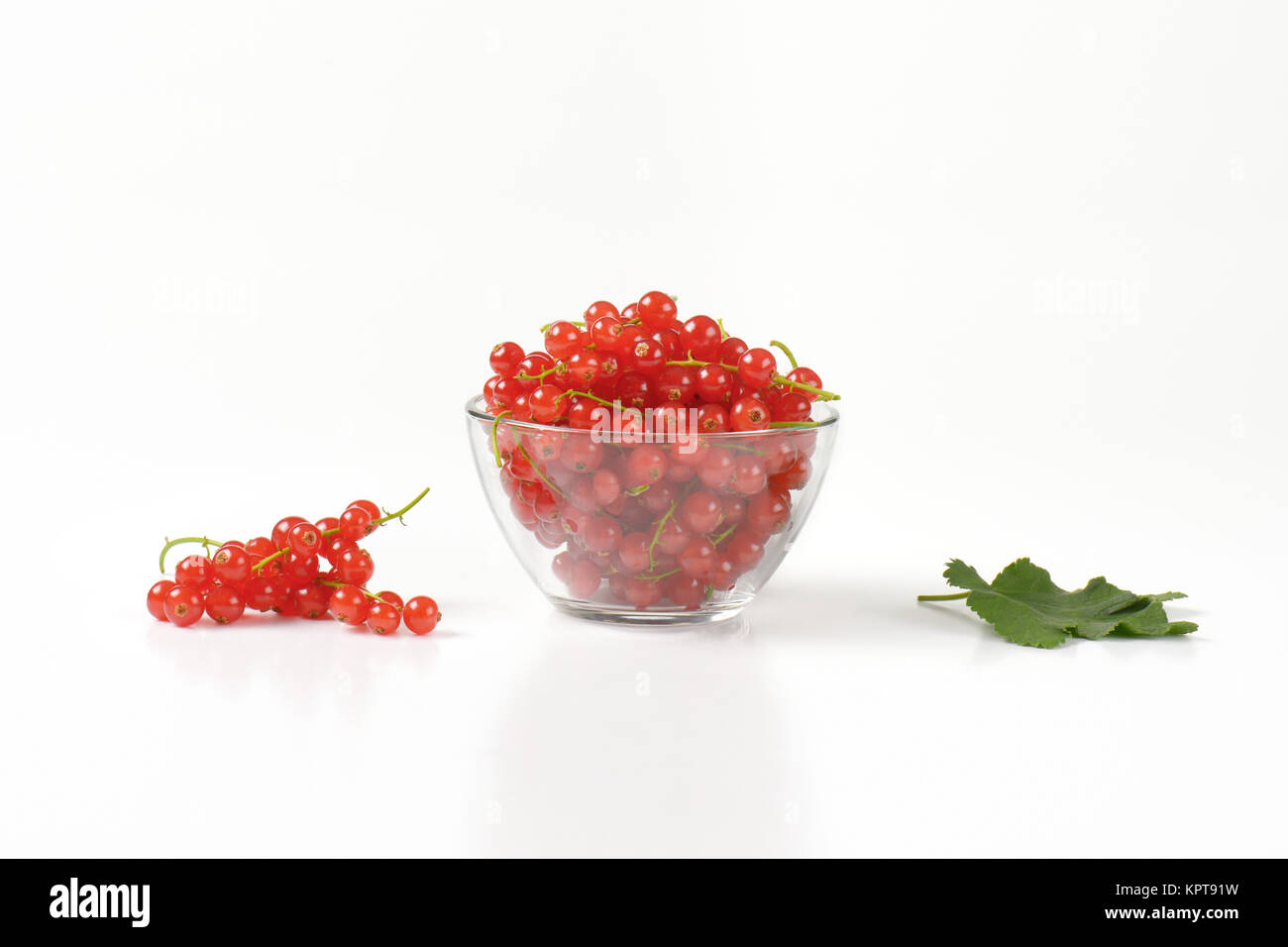 Fresh red currant berries Stock Photo - Alamy