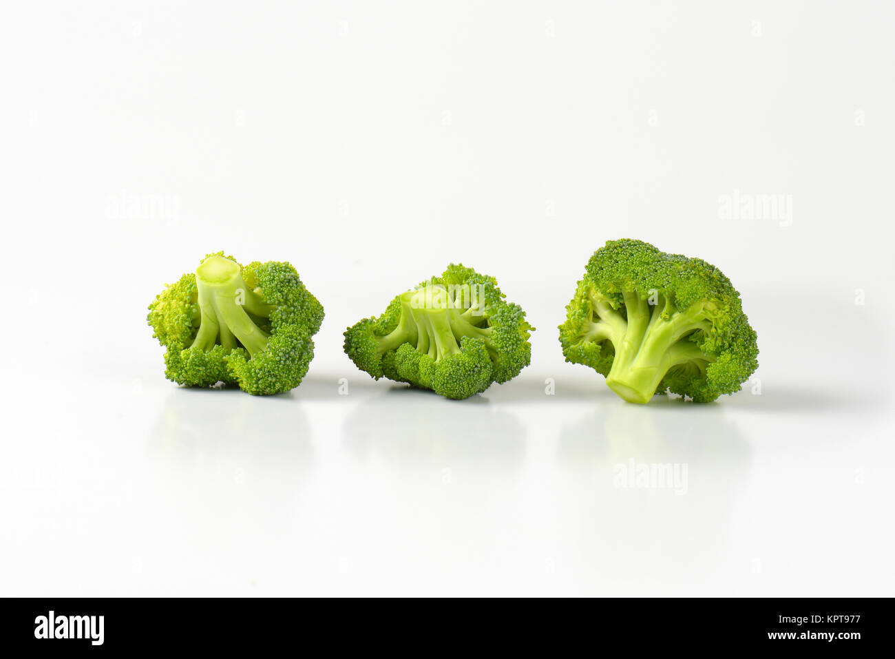 Fresh broccoli pieces Stock Photo - Alamy