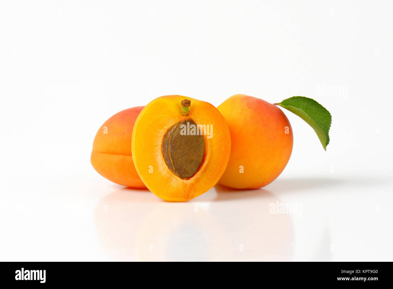 Fresh ripe apricots Stock Photo - Alamy