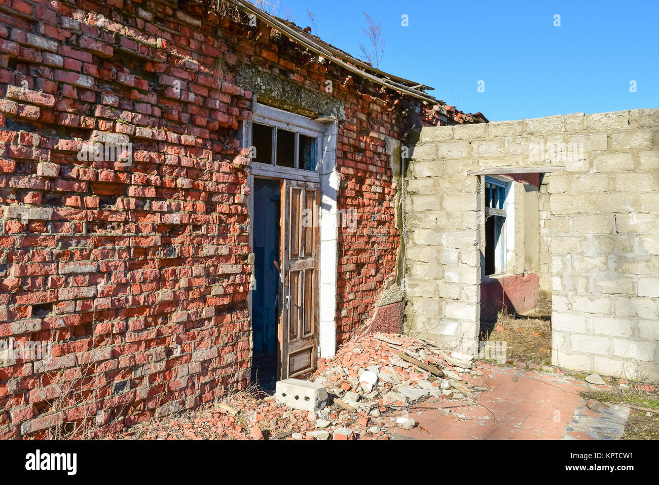 Battered brickwork hi-res stock photography and images - Alamy
