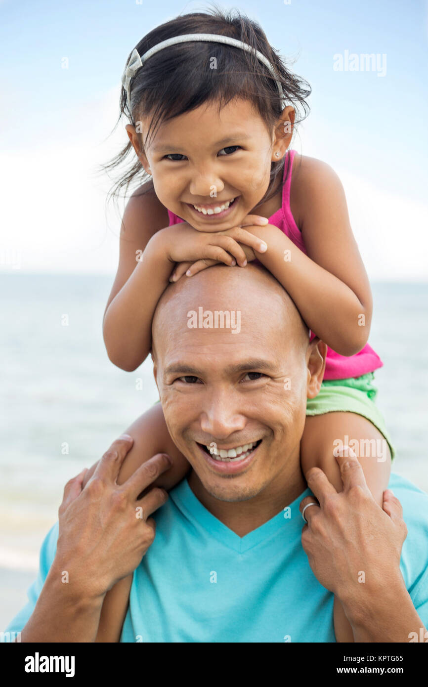 Asia family group hi-res stock photography and images - Alamy