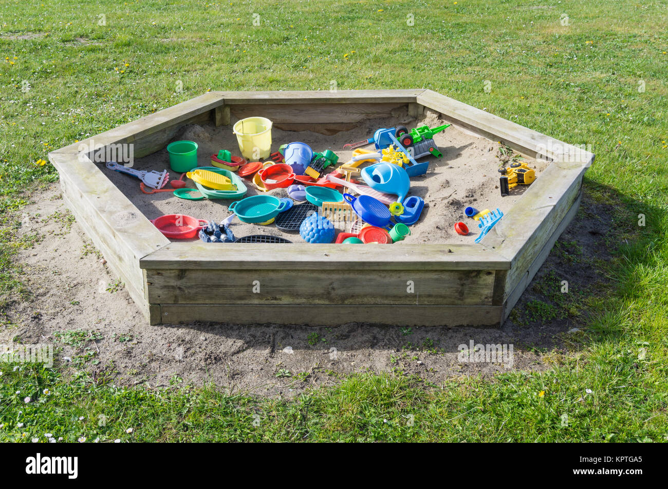 Playing in sand box hi-res stock photography and images - Alamy