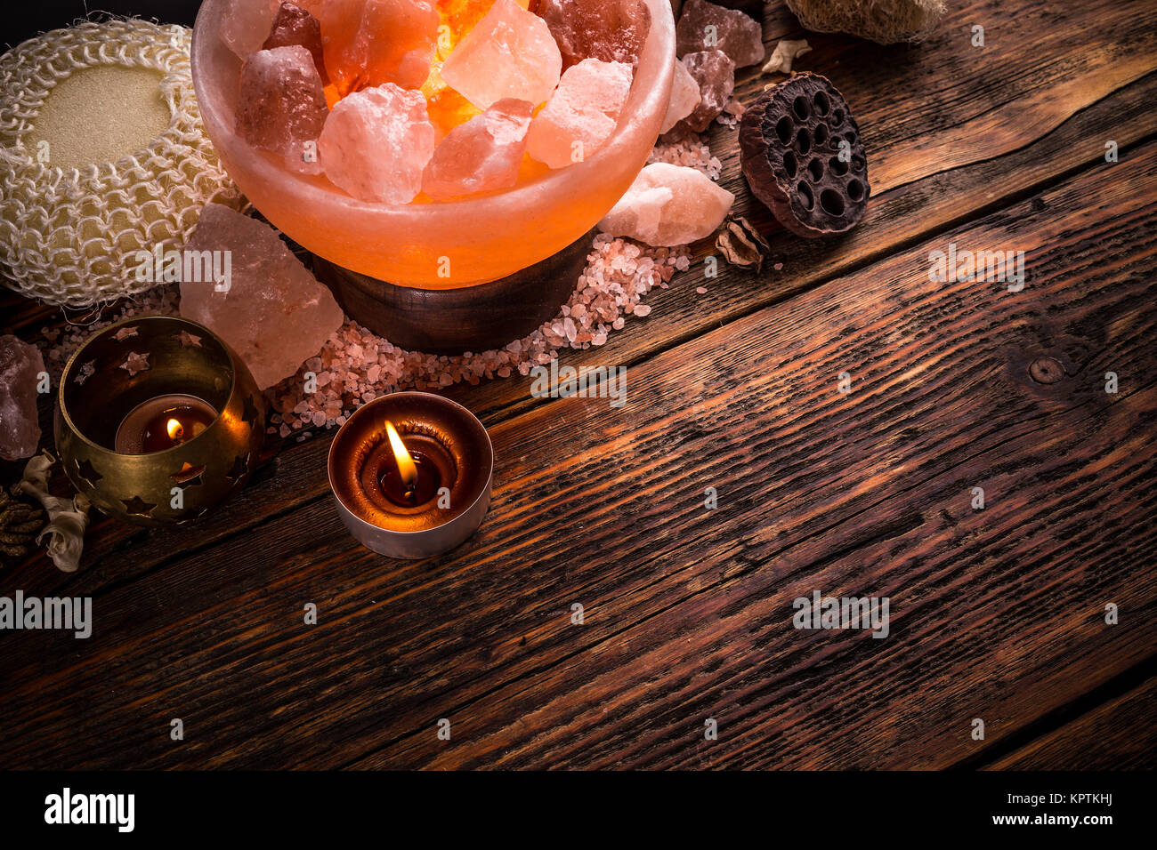 Salt lamp of pink Himalayan salt Stock Photo - Alamy