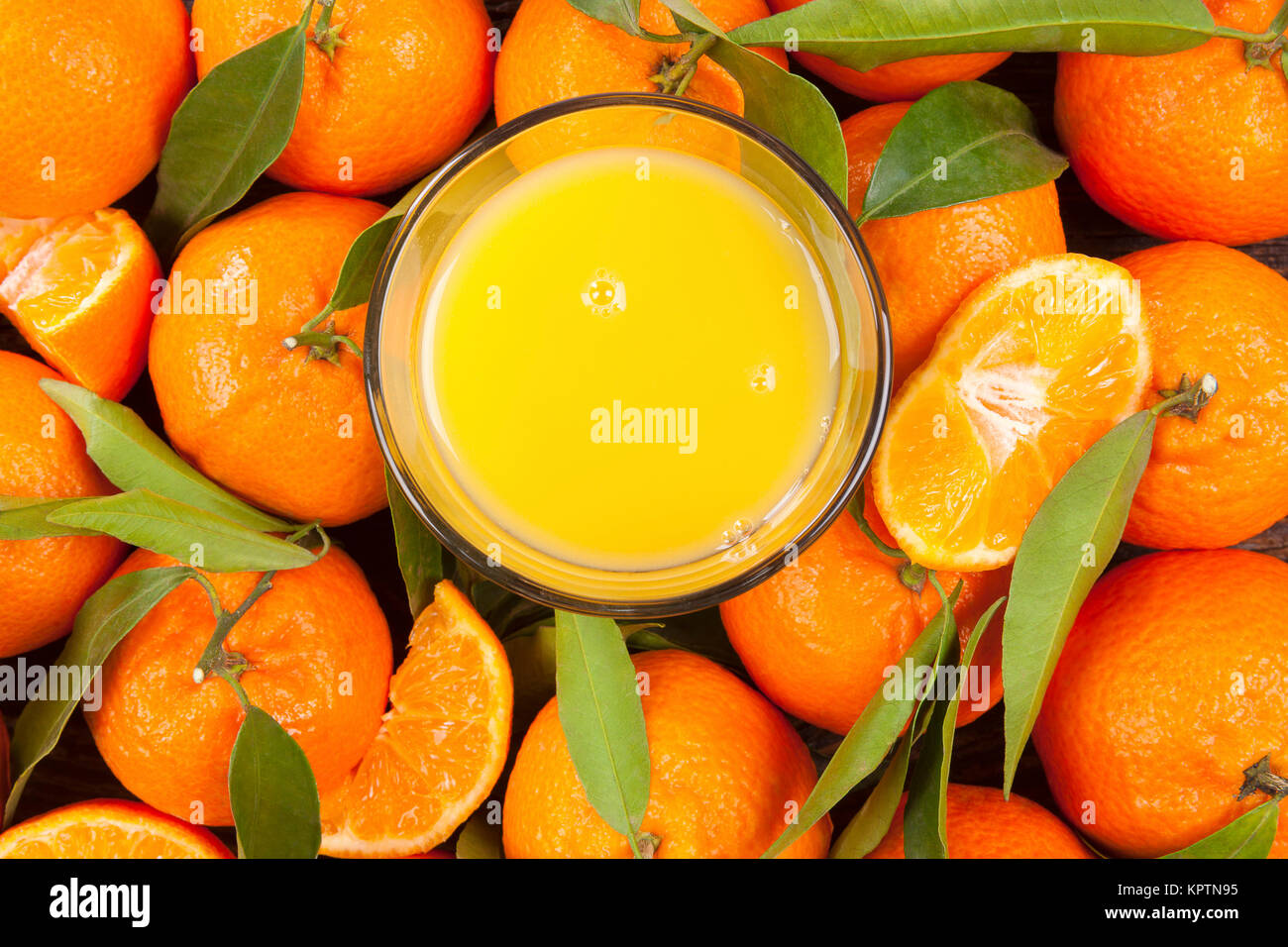 Fresh ripe mandarines with green leaves and orange juice seamless ...