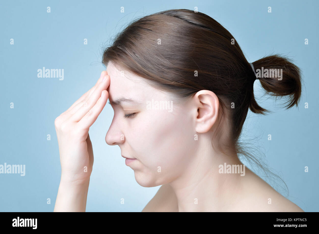 Woman suffering from headache Stock Photo - Alamy