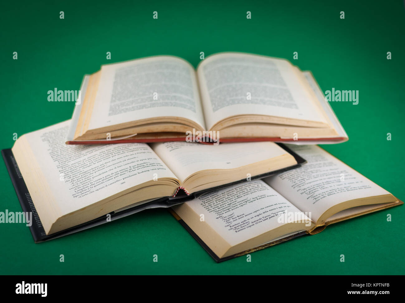 Bookpage hi-res stock photography and images - Alamy