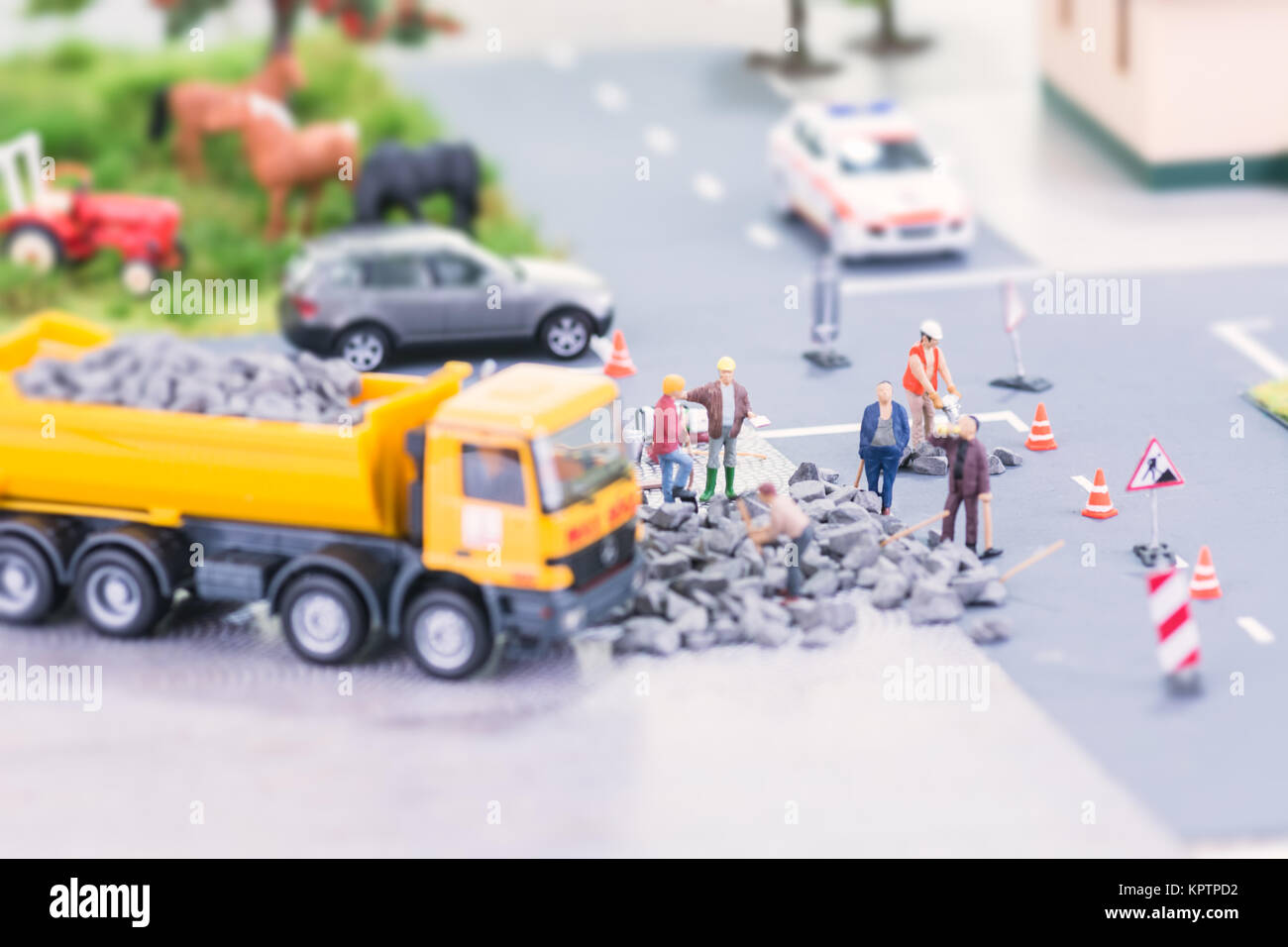 Miniature model construction workers hi-res stock photography and ...