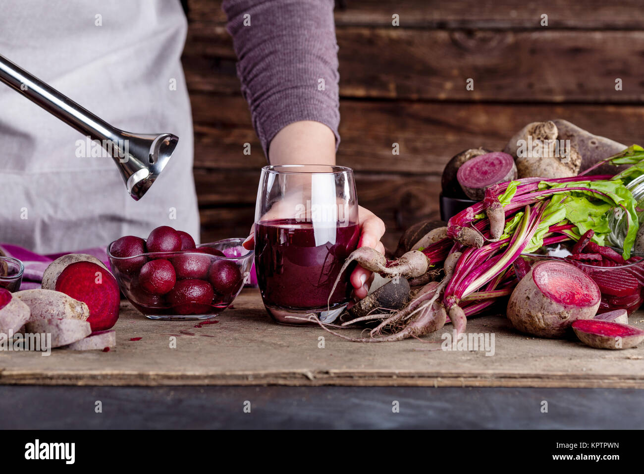 Cook is preparing a beetroot juice with blender Stock Photo - Alamy