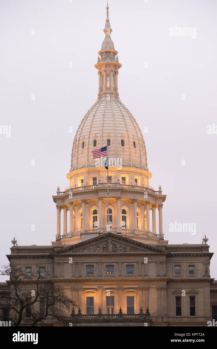 The lights come up on the capital building in Lansing Stock Photo - Alamy