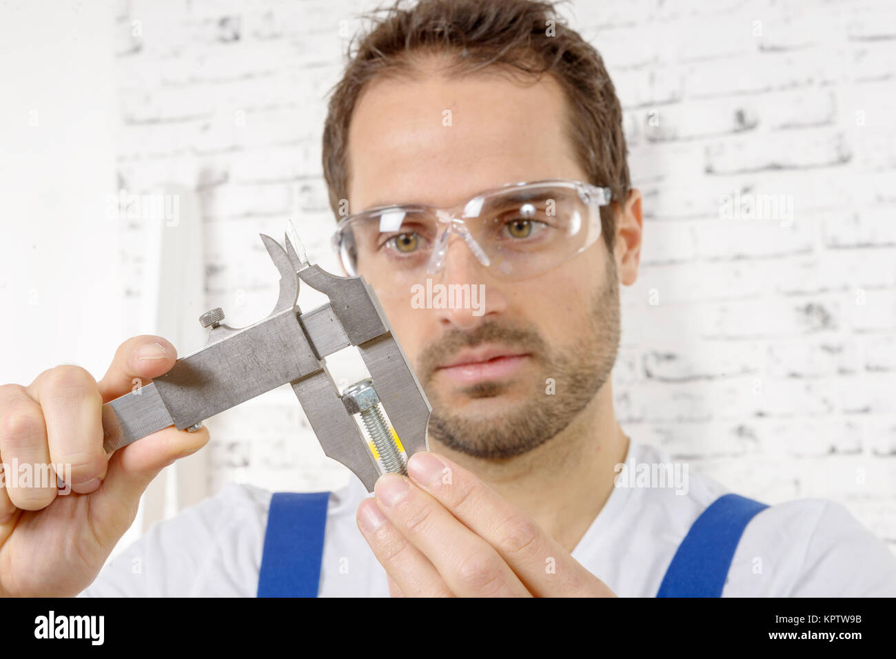 Using vernier caliper hi-res stock photography and images - Alamy